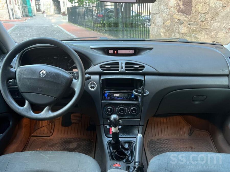 Blue Renault Laguna 2004 in Cesis, with an engine capacity of 1.60 L and mileage of 206 thousand km for 1490 €, photo 11 on AUTOMOTO.COM.LV