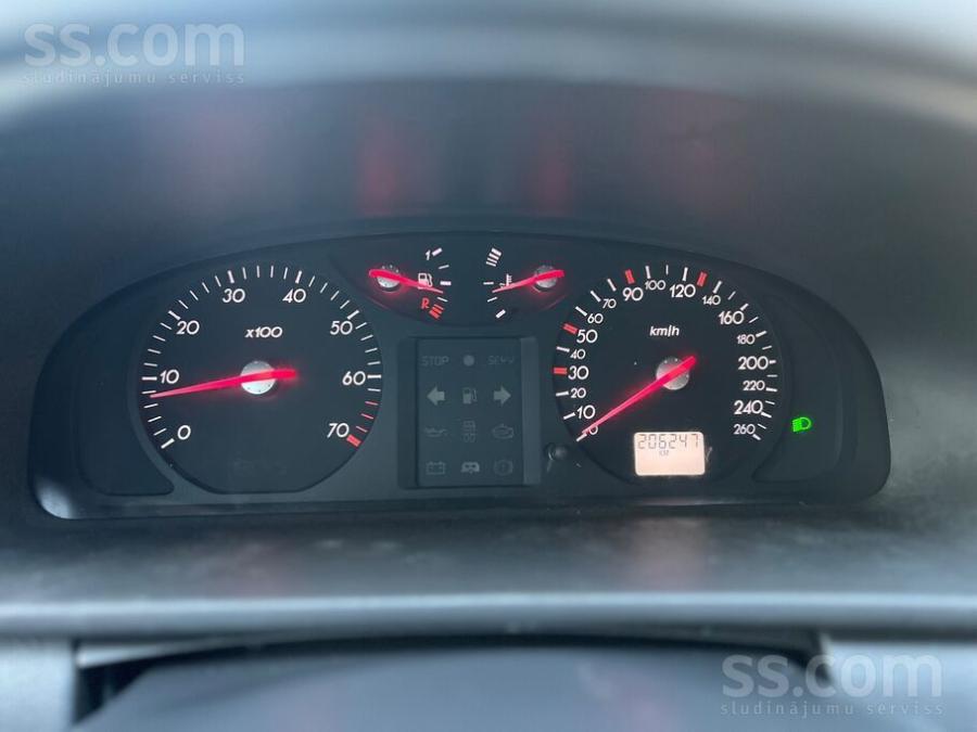 Blue Renault Laguna 2004 in Cesis, with an engine capacity of 1.60 L and mileage of 206 thousand km for 1490 €, photo 12 on AUTOMOTO.COM.LV