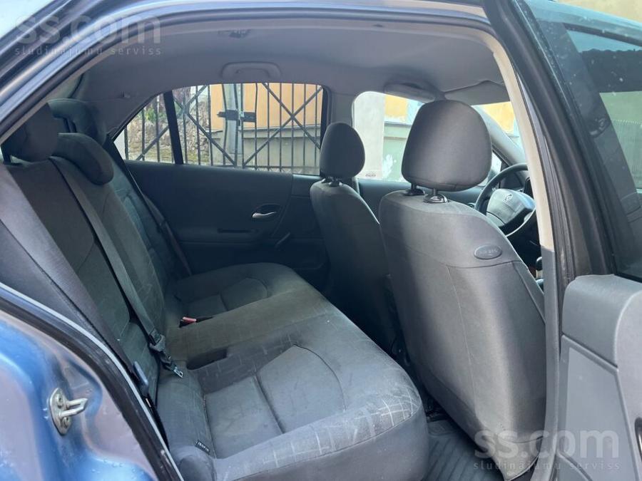 Blue Renault Laguna 2004 in Cesis, with an engine capacity of 1.60 L and mileage of 206 thousand km for 1490 €, photo 14 on AUTOMOTO.COM.LV