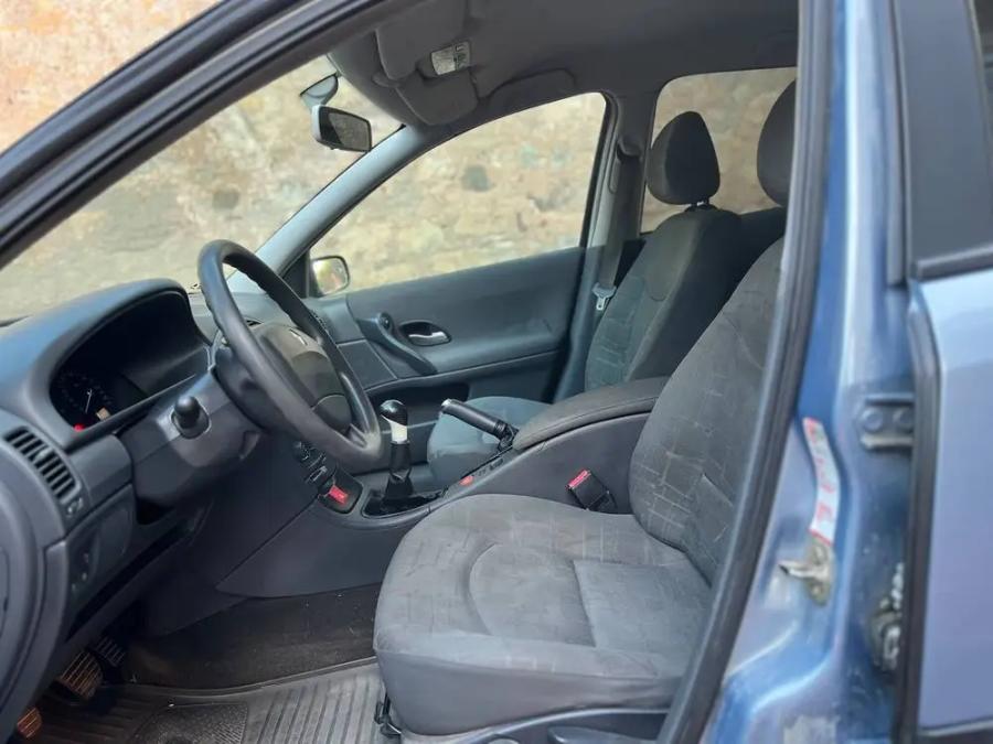 Zils Renault Laguna 2004 Cēsis, ar dzinēja tilpumu 1.60 L un nobraukumu 206 tūkst. km par 1490 €, foto 10 vietnē AUTOMOTO.COM.LV