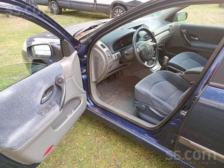 Blue Renault Laguna 2002 in Tukums, with an engine capacity of 1.80 L and mileage of 300 thousand km for 200 €, photo 10 on AUTOMOTO.COM.LV