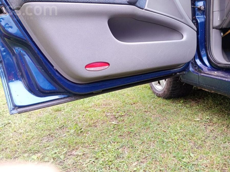 Blue Renault Laguna 2002 in Tukums, with an engine capacity of 1.80 L and mileage of 300 thousand km for 200 €, photo 17 on AUTOMOTO.COM.LV