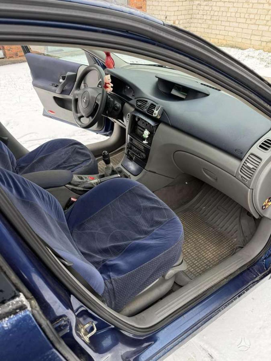 Blue Renault Laguna 2003 in Druskininkai, with an engine capacity of 1.87 L and mileage of 269 thousand km for 990 €, photo 11 on AUTOMOTO.COM.LV