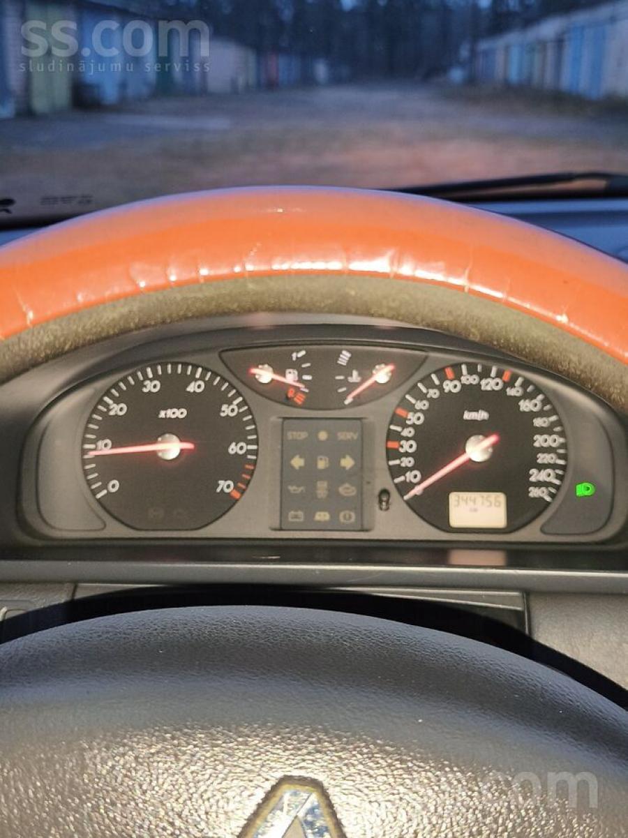 Zils Renault Laguna 2003 Daugavpils, ar dzinēja tilpumu 1.60 L un nobraukumu 344 tūkst. km par 1150 €, foto 7 vietnē AUTOMOTO.COM.LV