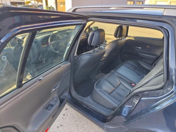 Zils Renault Laguna 2005 Rīga, ar dzinēja tilpumu 2.20 L un nobraukumu 323 tūkst. km par 1750 €, foto 4 vietnē AUTOMOTO.COM.LV