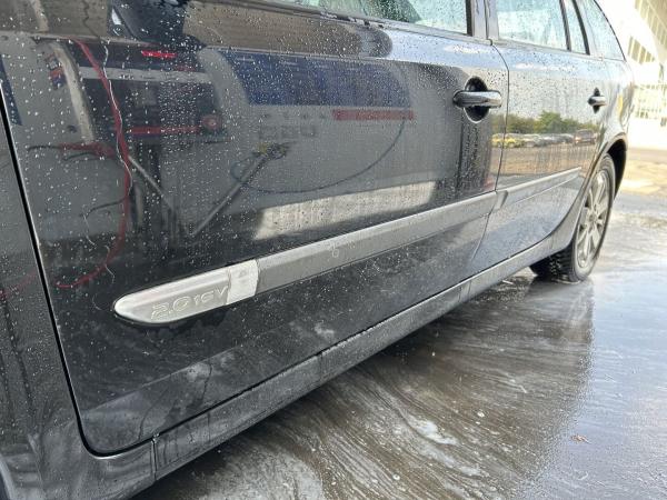 Zils Renault Laguna 2007 Viļņa, ar dzinēja tilpumu 2.00 L un nobraukumu 156 tūkst. km par 900 €, foto 9 vietnē AUTOMOTO.COM.LV
