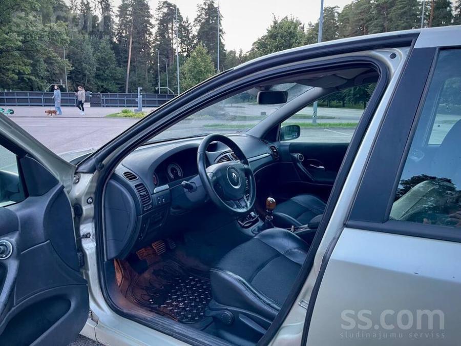 Zaļš Renault Laguna 2006 Ogre, ar dzinēja tilpumu 1.90 L un nobraukumu 318 tūkst. km par 1600 €, foto 6 vietnē AUTOMOTO.COM.LV