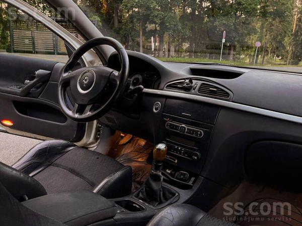 Green Renault Laguna 2006 in Ogre, with an engine capacity of 1.90 L and mileage of 315 thousand km for 1350 €, photo 5 on AUTOMOTO.COM.LV