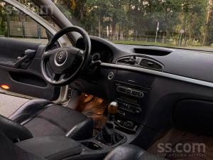 Green Renault Laguna 2006 in Ogre, with an engine capacity of 1.90 L and mileage of 315 thousand km for 1350 €, photo 6 on AUTOMOTO.COM.LV