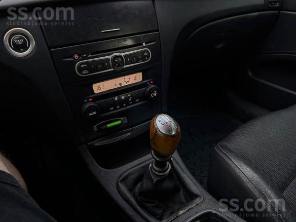 Green Renault Laguna 2006 in Ogre, with an engine capacity of 1.90 L and mileage of 315 thousand km for 1350 €, photo 7 on AUTOMOTO.COM.LV