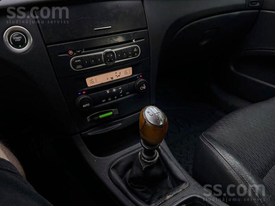 Green Renault Laguna 2006 in Ogre, with an engine capacity of 1.90 L and mileage of 315 thousand km for 1350 €, photo 8 on AUTOMOTO.COM.LV