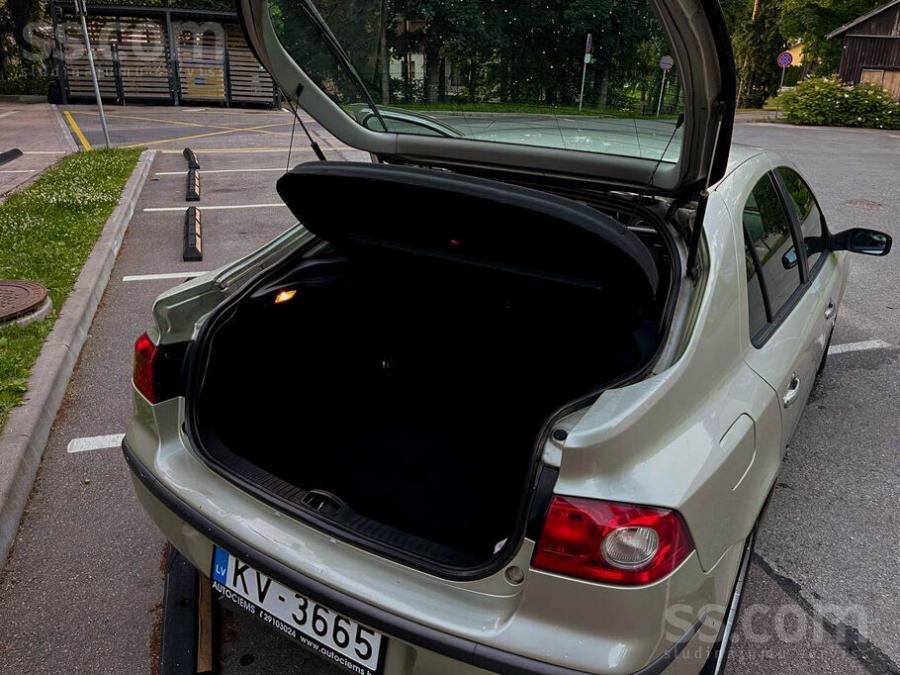 Green Renault Laguna 2006 in Ogre, with an engine capacity of 1.90 L and mileage of 315 thousand km for 1350 €, photo 12 on AUTOMOTO.COM.LV