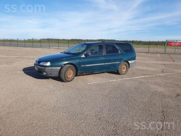 Green Renault Laguna 1997 in Liepaja, with an engine capacity of 1.80 L and mileage of 213 thousand km for 2900 €, photo 3 on AUTOMOTO.COM.LV