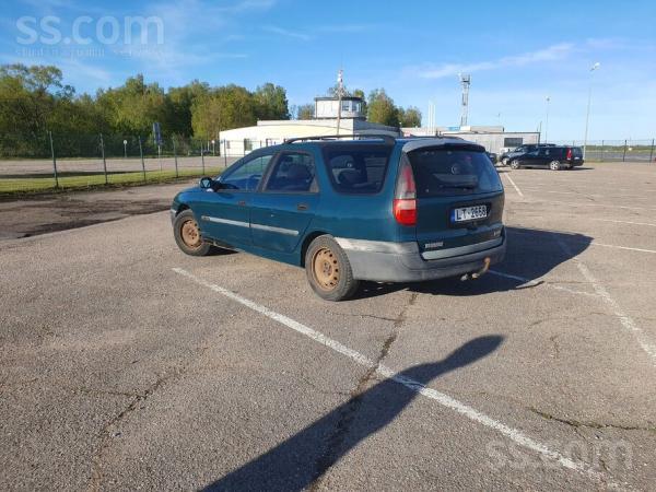 Green Renault Laguna 1997 in Liepaja, with an engine capacity of 1.80 L and mileage of 213 thousand km for 2900 €, photo 4 on AUTOMOTO.COM.LV