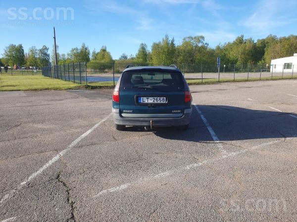 Green Renault Laguna 1997 in Liepaja, with an engine capacity of 1.80 L and mileage of 213 thousand km for 2900 €, photo 5 on AUTOMOTO.COM.LV