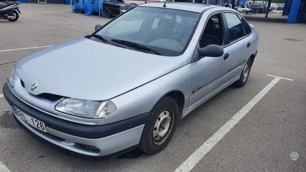 Grey Renault Laguna 1996 in Kaunas, with an engine capacity of 1.79 L and mileage of 169 thousand km for 1100 €, photo 1 on AUTOMOTO.COM.LV