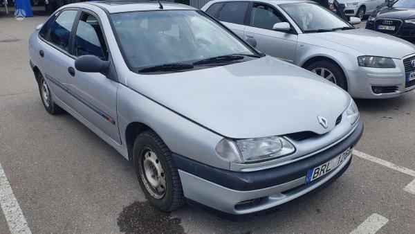 Grey Renault Laguna 1996 in Kaunas, with an engine capacity of 1.79 L and mileage of 169 thousand km for 1100 €, photo 2 on AUTOMOTO.COM.LV