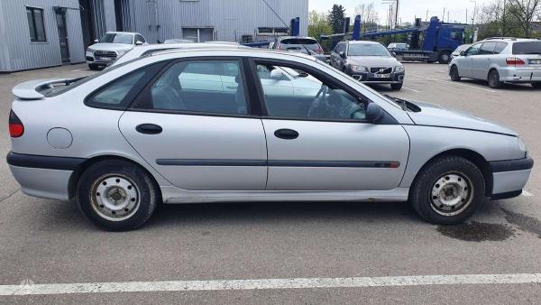 Grey Renault Laguna 1996 in Kaunas, with an engine capacity of 1.79 L and mileage of 169 thousand km for 1100 €, photo 3 on AUTOMOTO.COM.LV