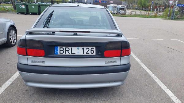 Grey Renault Laguna 1996 in Kaunas, with an engine capacity of 1.79 L and mileage of 169 thousand km for 1100 €, photo 5 on AUTOMOTO.COM.LV
