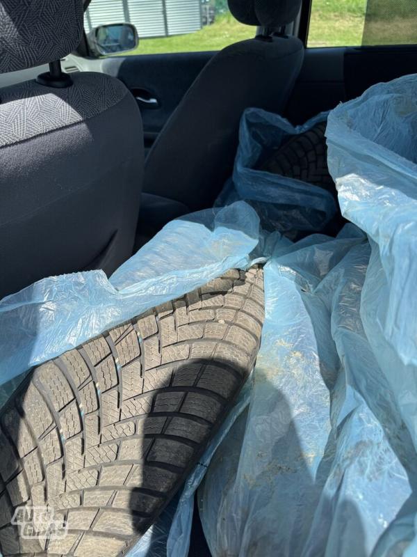 Pelēks Renault Laguna 2001 Klaipėda, ar dzinēja tilpumu 1.80 L un nobraukumu 252 tūkst. km par 600 €, foto 9 vietnē AUTOMOTO.COM.LV