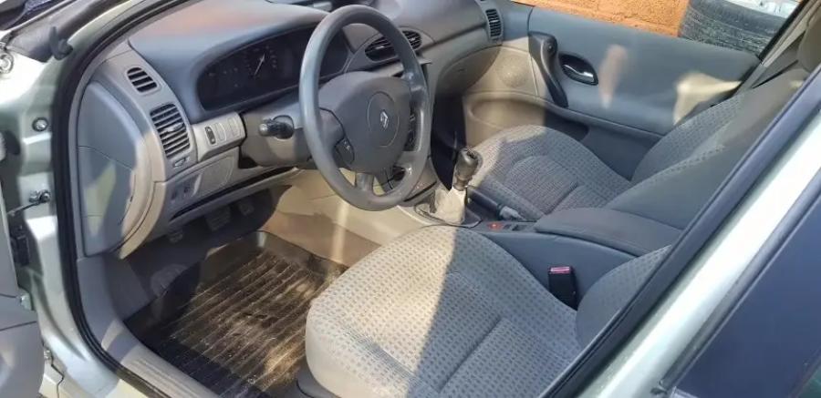 Grey Renault Laguna 2003 in Valmiera, with an engine capacity of 1.90 L and mileage of 297 thousand km for 1300 €, photo 12 on AUTOMOTO.COM.LV