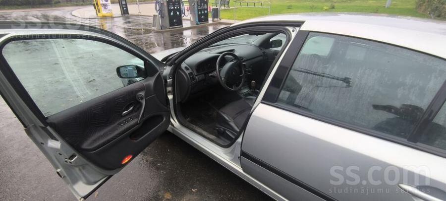 Pelēks Renault Laguna 2003 Daugavpils, ar dzinēja tilpumu 1.90 L un nobraukumu 270 tūkst. km par 700 €, foto 5 vietnē AUTOMOTO.COM.LV