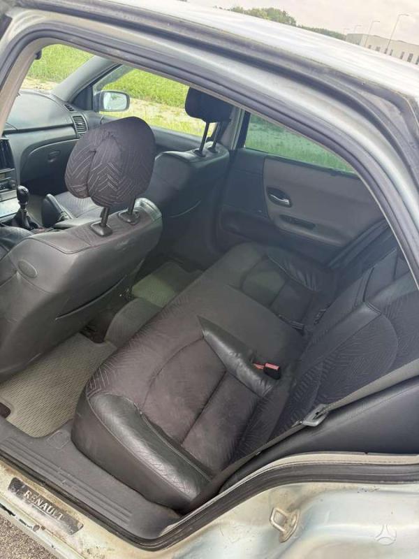 Grey Renault Laguna 2004 in Kaunas, with an engine capacity of 2.00 L and mileage of 234 thousand km for 1100 €, photo 7 on AUTOMOTO.COM.LV