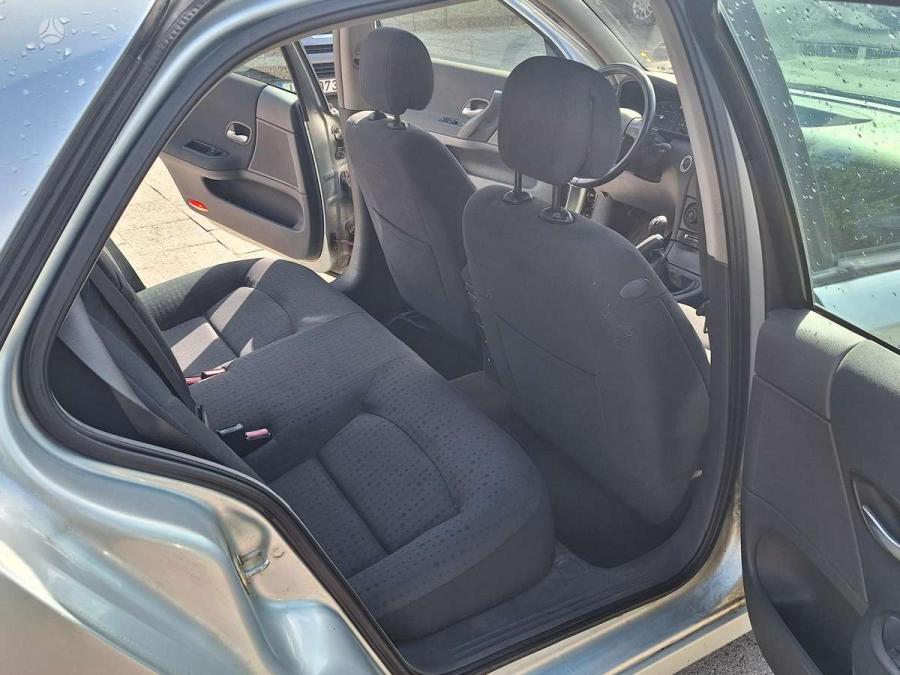 Grey Renault Laguna 2005 in Vilnius, with an engine capacity of 1.90 L and mileage of 234 thousand km for 750 €, photo 8 on AUTOMOTO.COM.LV