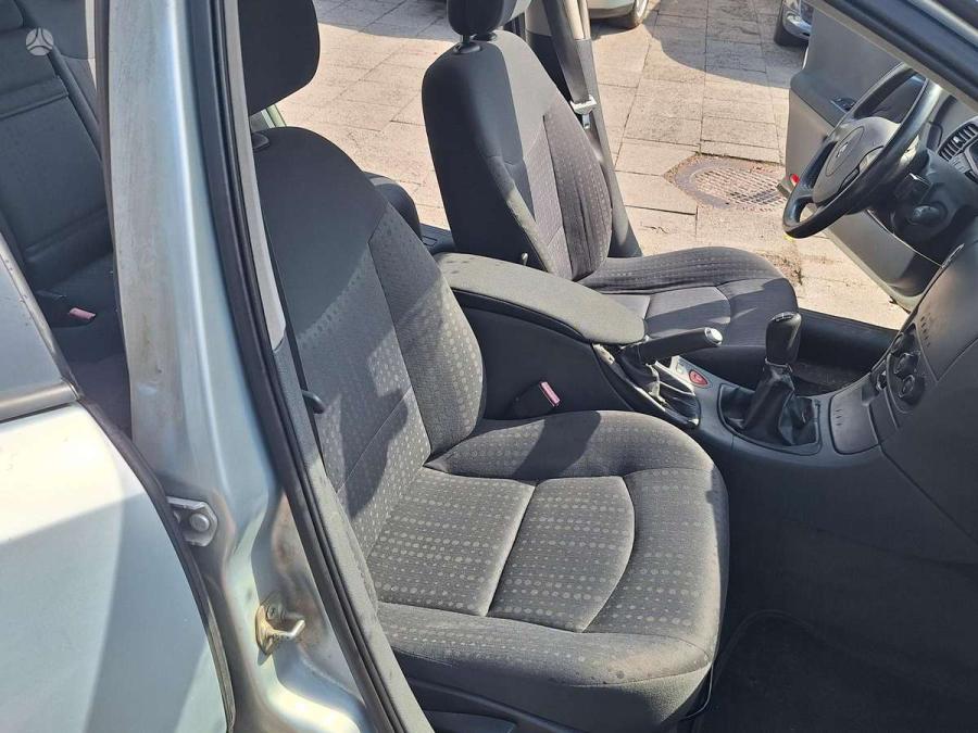 Grey Renault Laguna 2005 in Vilnius, with an engine capacity of 1.90 L and mileage of 234 thousand km for 750 €, photo 10 on AUTOMOTO.COM.LV