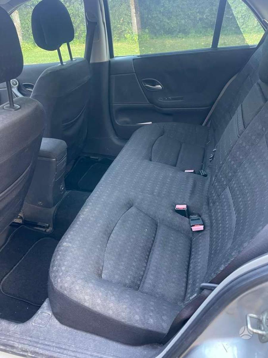 Grey Renault Laguna 2005 in Klaipeda, with an engine capacity of 2.00 L and mileage of 150 thousand km for 1650 €, photo 8 on AUTOMOTO.COM.LV