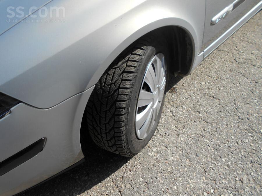 Grey Renault Laguna 2006 in Riga, with an engine capacity of 2.00 L and mileage of 250 thousand km for 1500 €, photo 9 on AUTOMOTO.COM.LV