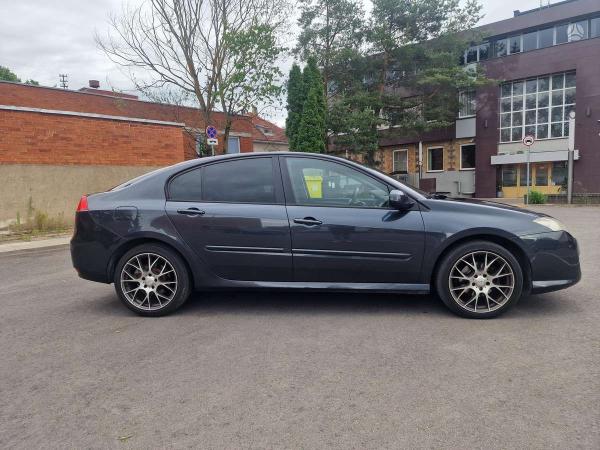 Pelēks Renault Laguna 2008 Šauļi, ar dzinēja tilpumu 2.00 L un nobraukumu 428 tūkst. km par 2000 €, foto 4 vietnē AUTOMOTO.COM.LV