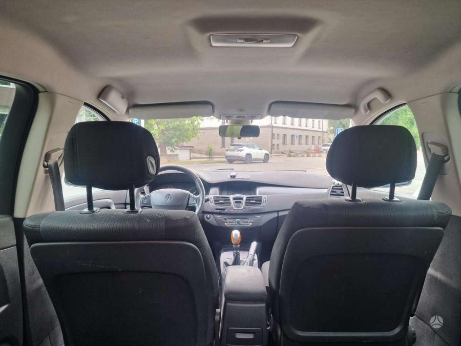 Pelēks Renault Laguna 2008 Šauļi, ar dzinēja tilpumu 2.00 L un nobraukumu 428 tūkst. km par 2000 €, foto 10 vietnē AUTOMOTO.COM.LV