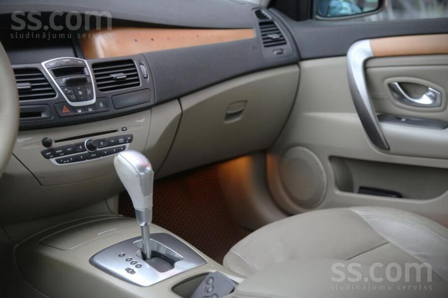 Grey Renault Laguna 2008 in Riga, with an engine capacity of 2.00 L and mileage of 359 thousand km for 2995 €, photo 10 on AUTOMOTO.COM.LV