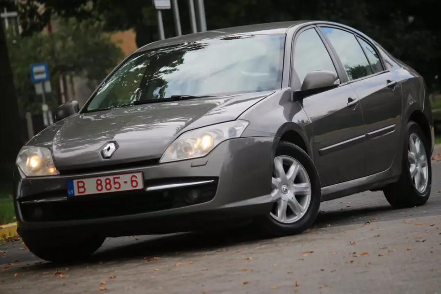 Pelēks Renault Laguna 2009 Rīga, ar dzinēja tilpumu 2.00 L un nobraukumu 31 tūkst. km par 1890 €, foto 1 vietnē AUTOMOTO.COM.LV
