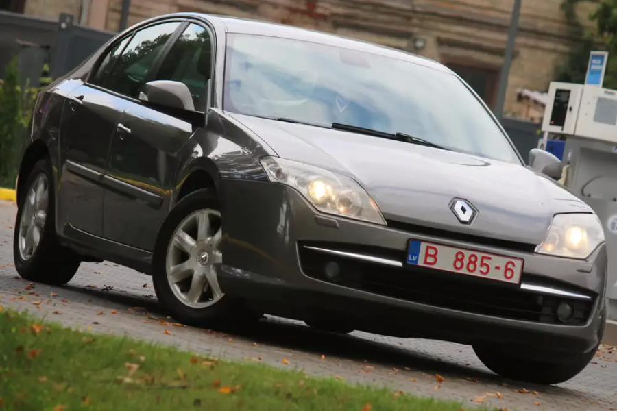 Pelēks Renault Laguna 2009 Rīga, ar dzinēja tilpumu 2.00 L un nobraukumu 31 tūkst. km par 1890 €, foto 4 vietnē AUTOMOTO.COM.LV