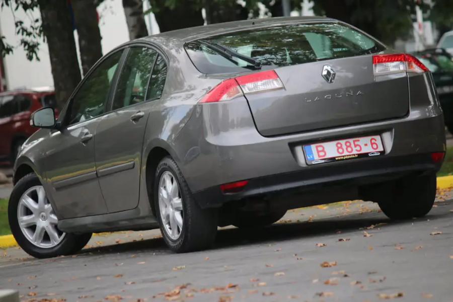 Pelēks Renault Laguna 2009 Rīga, ar dzinēja tilpumu 2.00 L un nobraukumu 31 tūkst. km par 1890 €, foto 5 vietnē AUTOMOTO.COM.LV