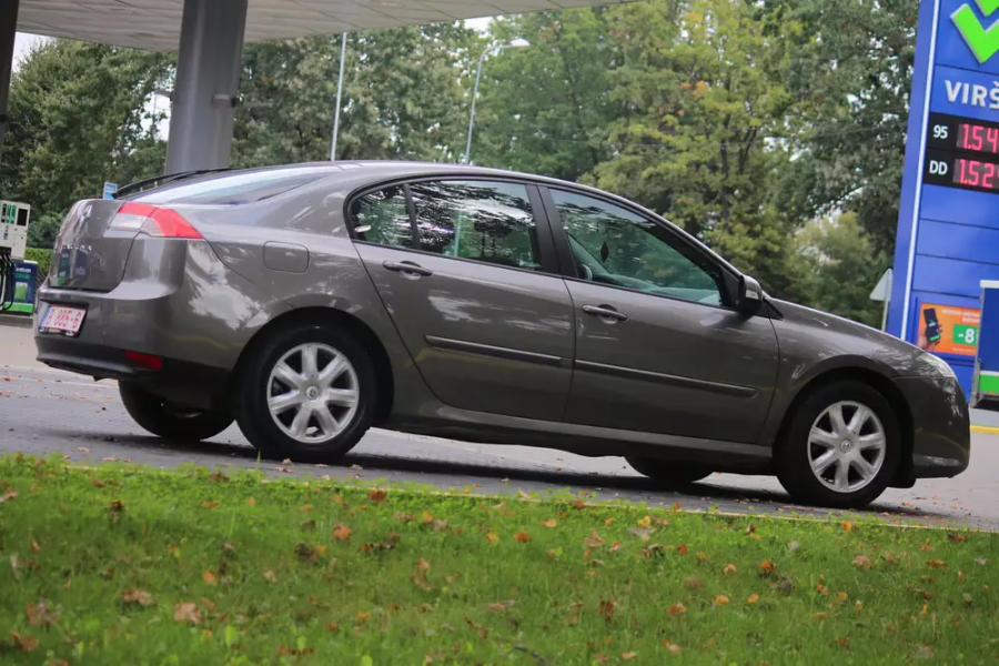 Pelēks Renault Laguna 2009 Rīga, ar dzinēja tilpumu 2.00 L un nobraukumu 31 tūkst. km par 1890 €, foto 7 vietnē AUTOMOTO.COM.LV