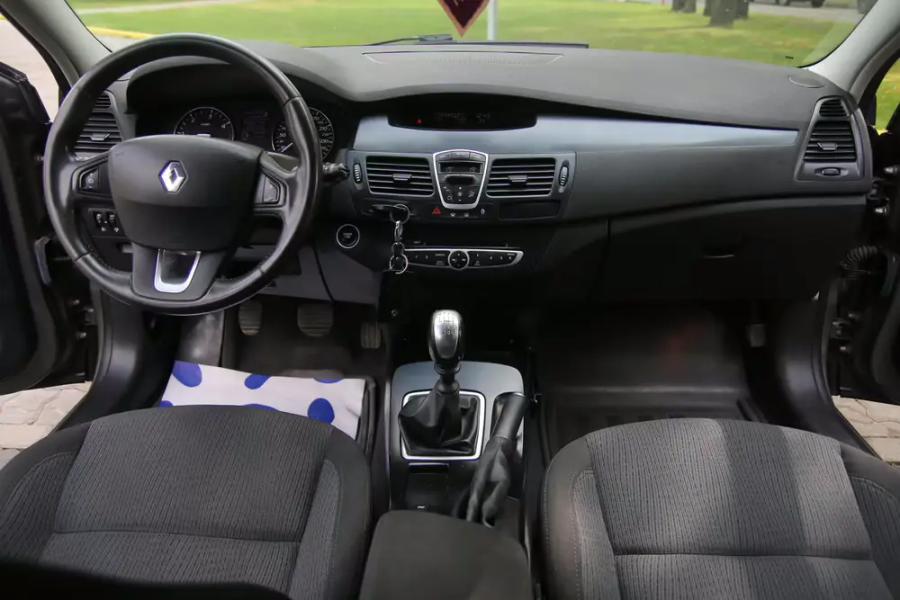 Pelēks Renault Laguna 2009 Rīga, ar dzinēja tilpumu 2.00 L un nobraukumu 31 tūkst. km par 1890 €, foto 12 vietnē AUTOMOTO.COM.LV