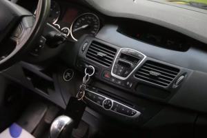 Pelēks Renault Laguna 2009 Rīga, ar dzinēja tilpumu 2.00 L un nobraukumu 31 tūkst. km par 1890 €, foto 14 vietnē AUTOMOTO.COM.LV