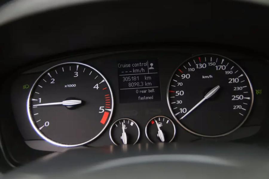 Pelēks Renault Laguna 2009 Rīga, ar dzinēja tilpumu 2.00 L un nobraukumu 31 tūkst. km par 1890 €, foto 17 vietnē AUTOMOTO.COM.LV