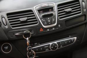 Pelēks Renault Laguna 2009 Rīga, ar dzinēja tilpumu 2.00 L un nobraukumu 31 tūkst. km par 1890 €, foto 18 vietnē AUTOMOTO.COM.LV