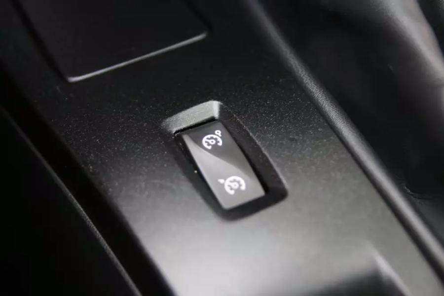 Pelēks Renault Laguna 2009 Rīga, ar dzinēja tilpumu 2.00 L un nobraukumu 31 tūkst. km par 1890 €, foto 19 vietnē AUTOMOTO.COM.LV