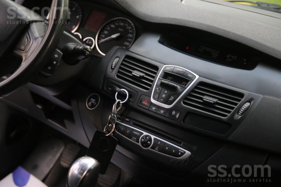 Pelēks Renault Laguna 2009 Rīga, ar dzinēja tilpumu 2.00 L un nobraukumu 305 tūkst. km par 1890 €, foto 17 vietnē AUTOMOTO.COM.LV