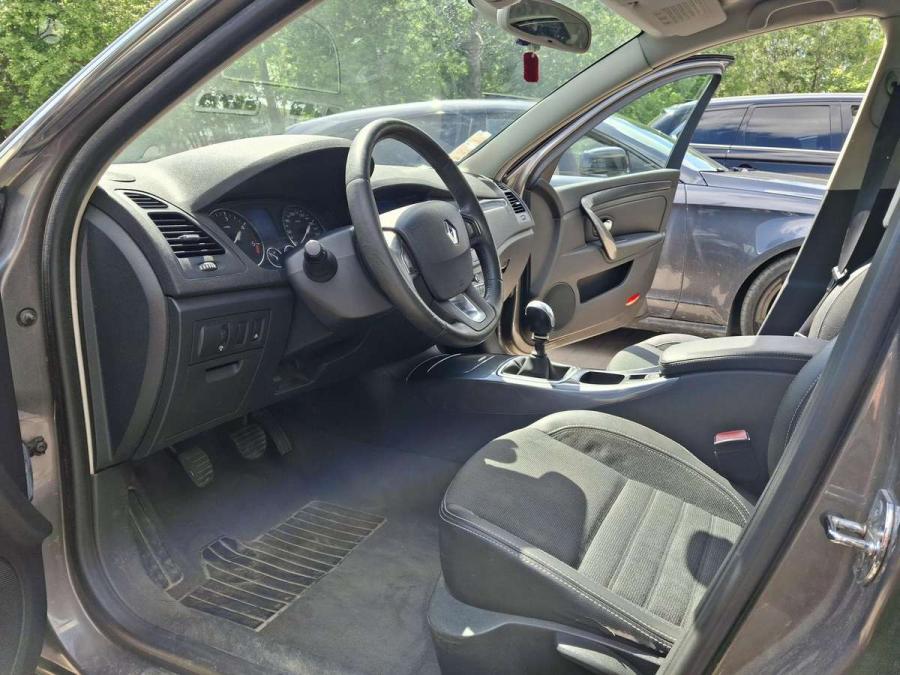 Grey Renault Laguna 2009 in Klaipeda, with an engine capacity of 2.00 L and mileage of 257 thousand km for 2400 €, photo 9 on AUTOMOTO.COM.LV