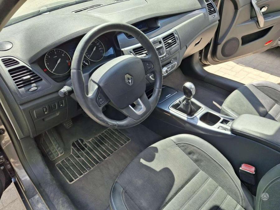 Grey Renault Laguna 2009 in Klaipeda, with an engine capacity of 2.00 L and mileage of 257 thousand km for 2400 €, photo 10 on AUTOMOTO.COM.LV