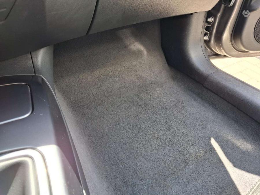Grey Renault Laguna 2009 in Klaipeda, with an engine capacity of 2.00 L and mileage of 257 thousand km for 2400 €, photo 14 on AUTOMOTO.COM.LV