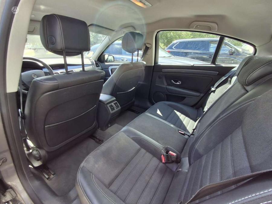 Grey Renault Laguna 2009 in Klaipeda, with an engine capacity of 2.00 L and mileage of 257 thousand km for 2400 €, photo 17 on AUTOMOTO.COM.LV