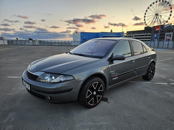 Pelēks Renault Laguna 2010 Tallina, ar dzinēja tilpumu 0.00 L un nobraukumu 223 tūkst. km par 2500 €, foto 3 vietnē AUTOMOTO.COM.LV
