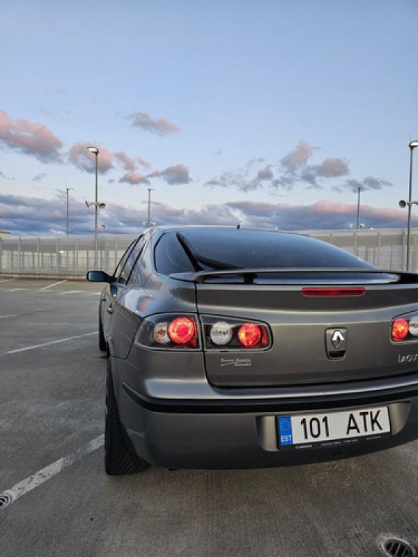 Pelēks Renault Laguna 2010 Tallina, ar dzinēja tilpumu 0.00 L un nobraukumu 223 tūkst. km par 2500 €, foto 4 vietnē AUTOMOTO.COM.LV